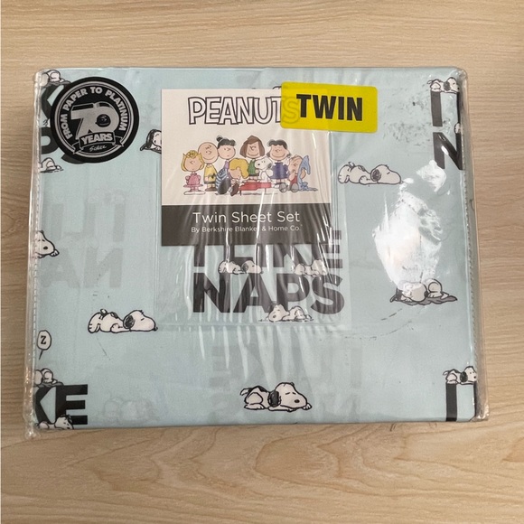 Peanuts | Bedding | Peanuts Bedsheet Set By Berkshire Blanket I Like ...